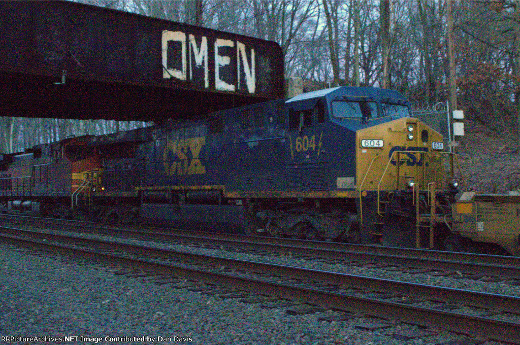 CSX AC60CW 604 trails on Q034-14